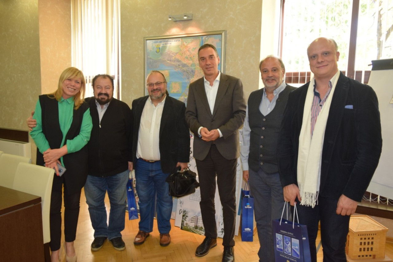 Кметът на Бургас се срещна с журито на оперния конкурс с международно