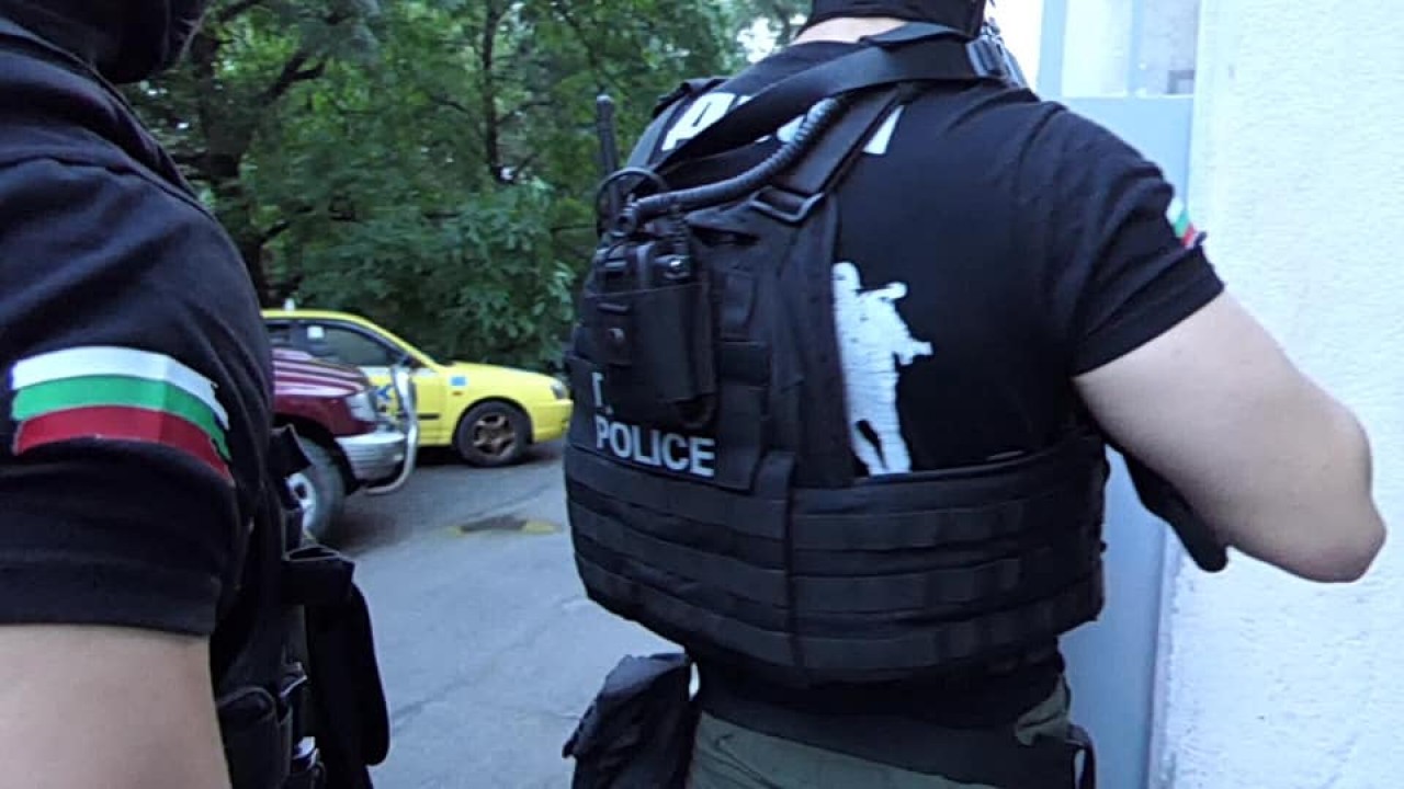 Подробности за спецакцията срещу трафик на мигранти в Бургас Престъпната група била със строга