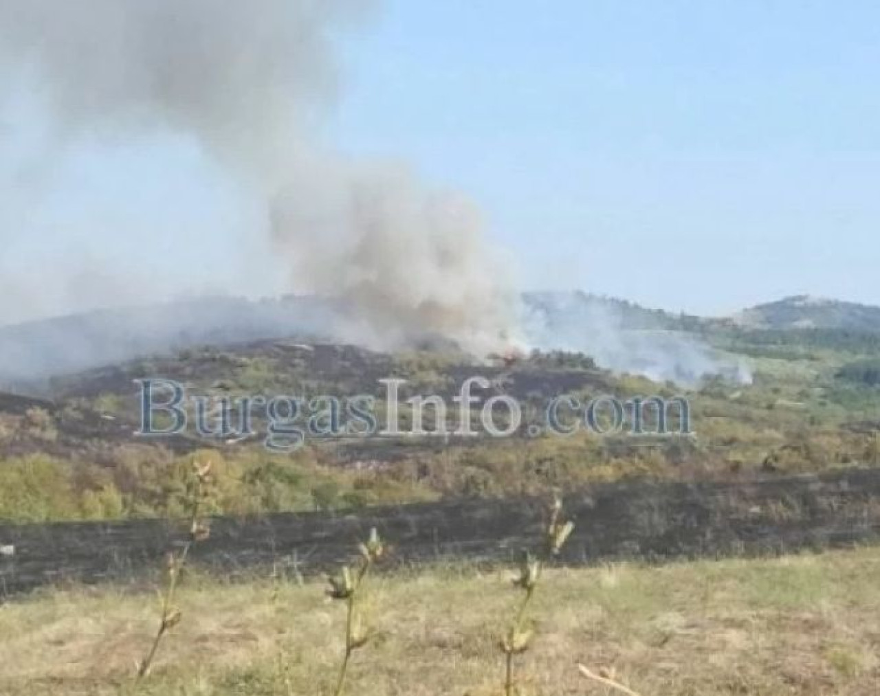 Пожар във вилната зона на Изворище погълна къща и 5 декара сухи треви
